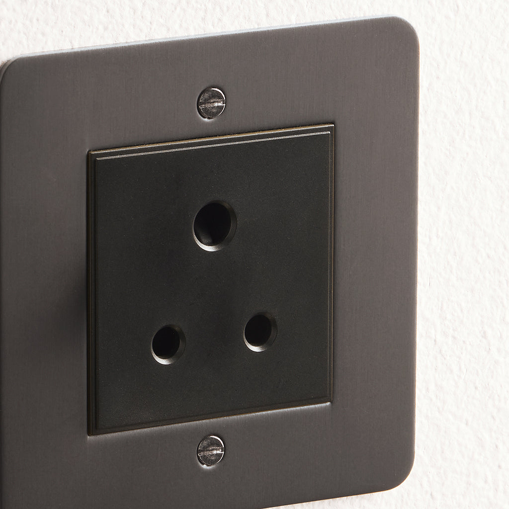 Lucian 5A socket with black inserts in bronze
