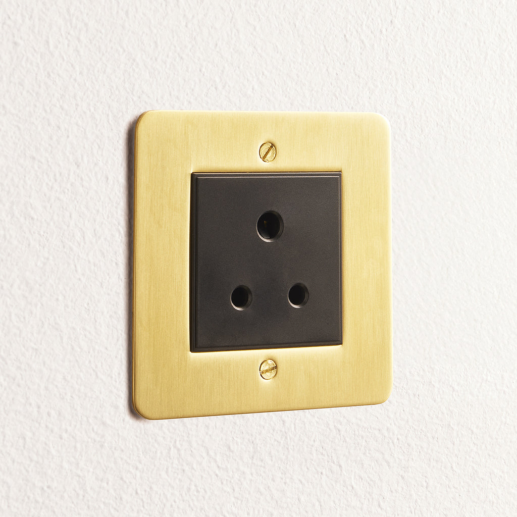 Lucian 5A socket with black inserts in top brass