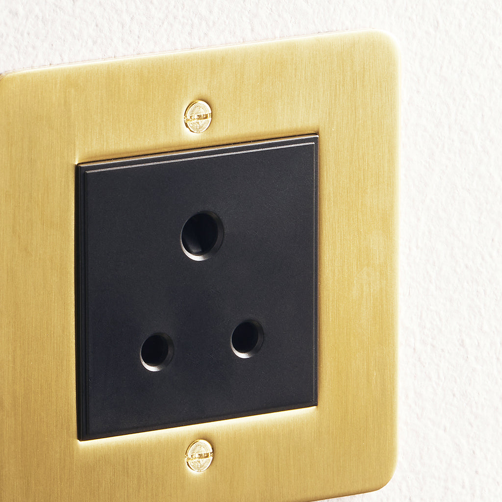 Lucian 5A socket with black inserts in top brass