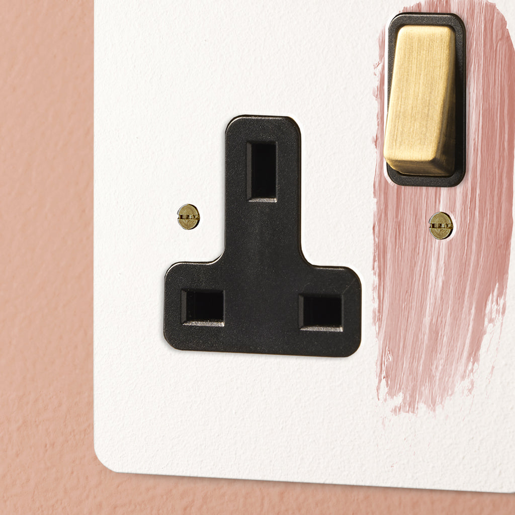 Lucian single socket with black inserts in a paintable finish