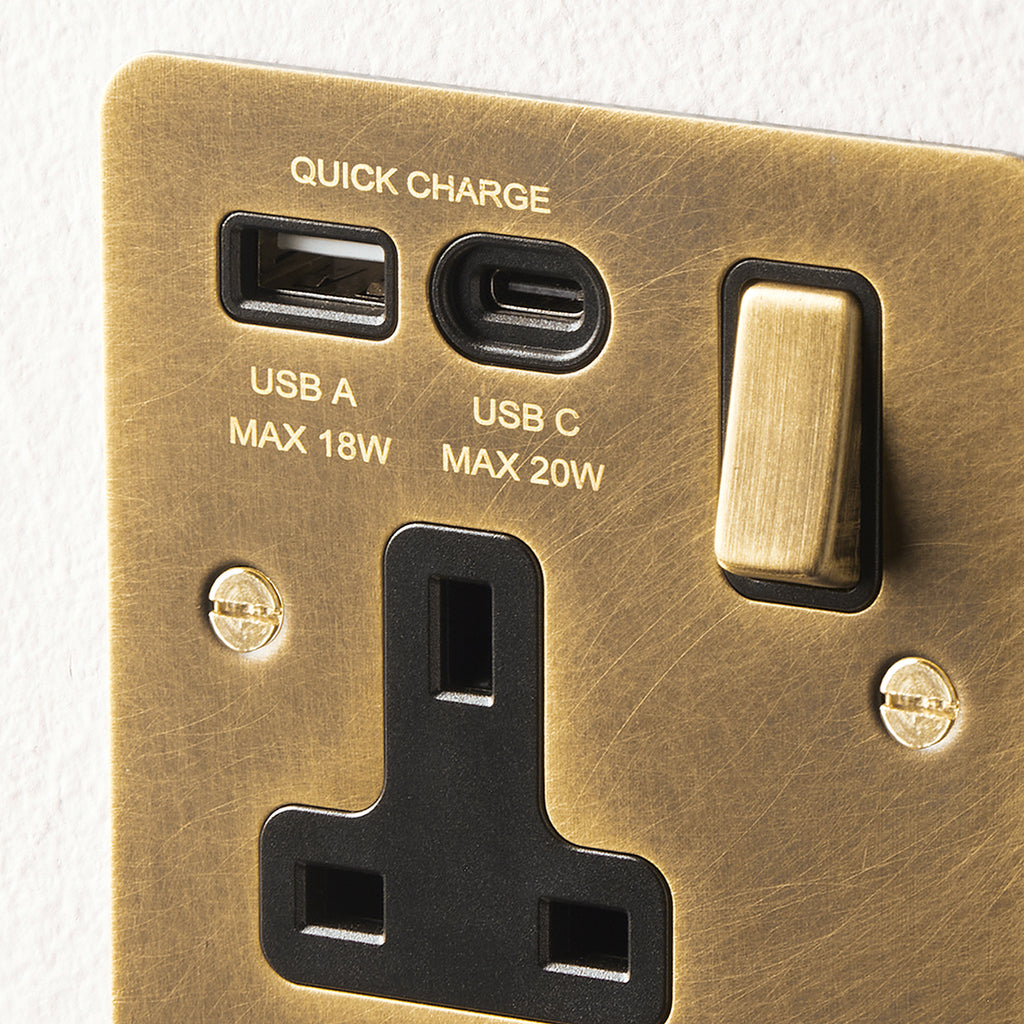 Lucian single socket with USB type A & C with black inserts in aged br
