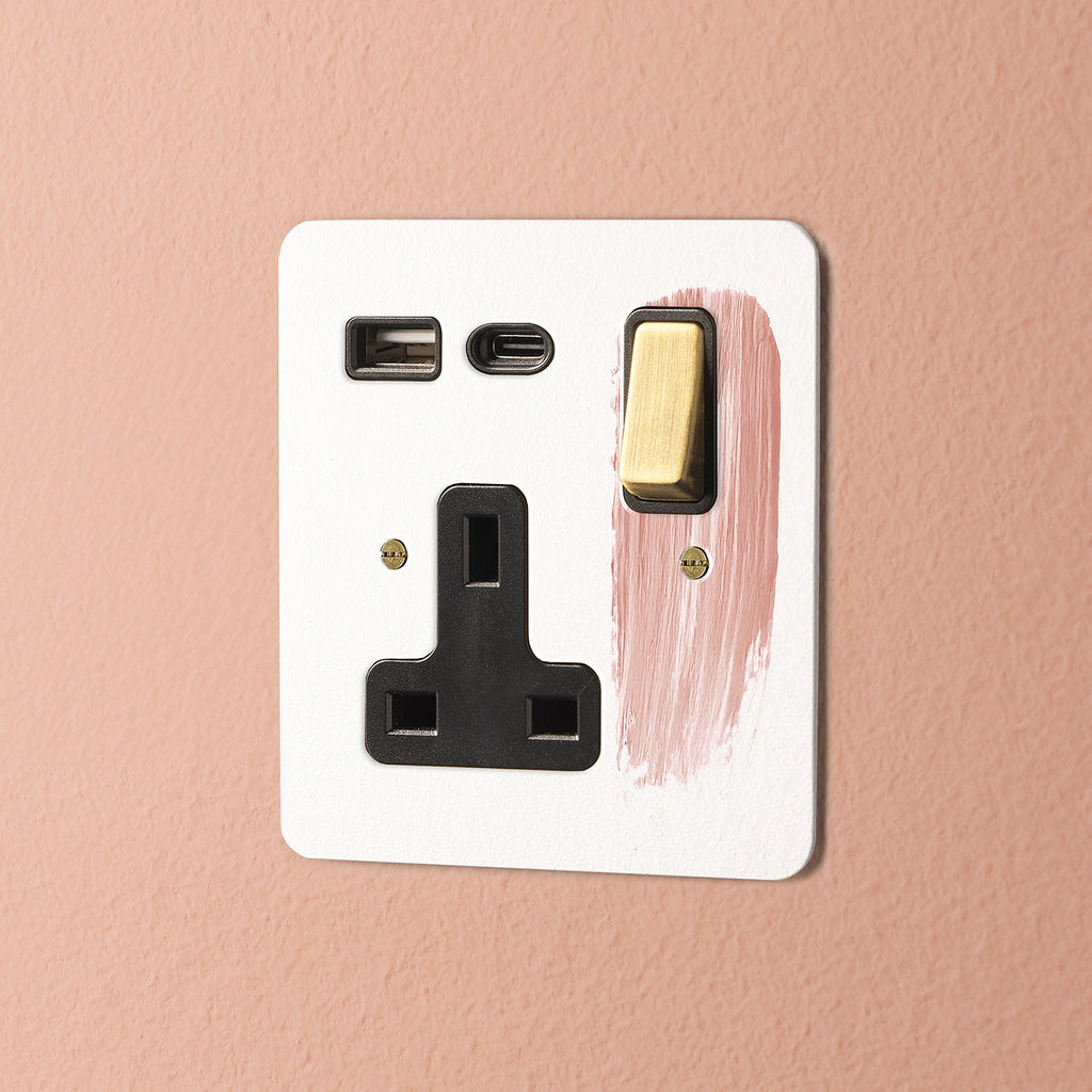 Lucian single socket with USB type A & C with black inserts in a paint
