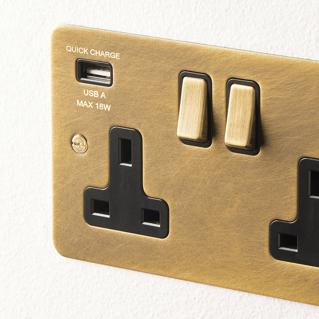 Lucian double socket with USB type A & C with black inserts in aged br