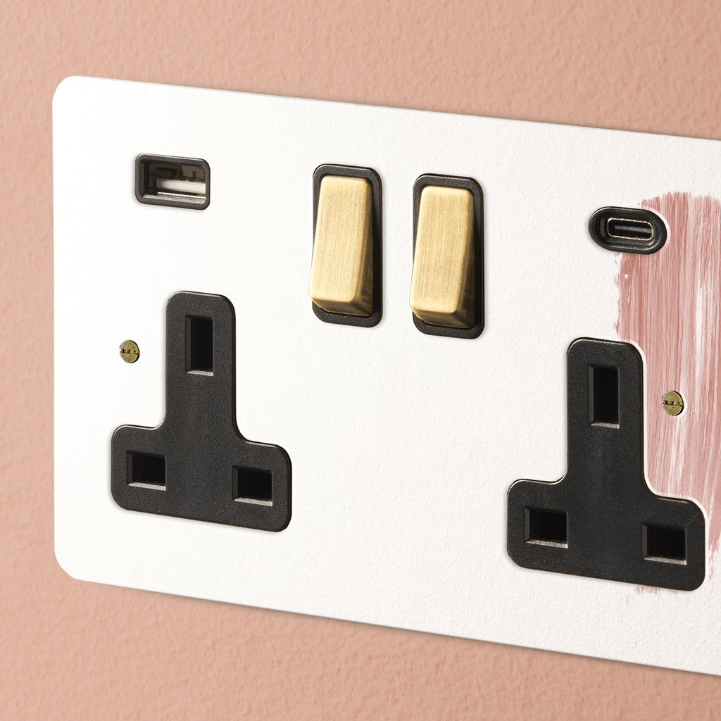 Lucian double socket with USB type A & C with black inserts in a paint