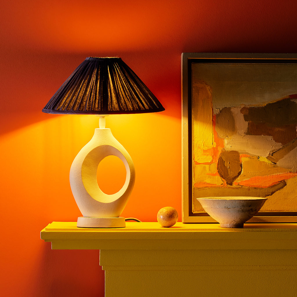 Aspro table lamp in Gesso white