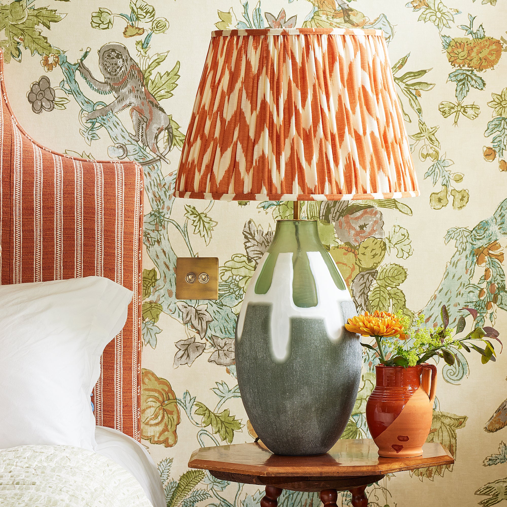 Hubert table lamp in green glass