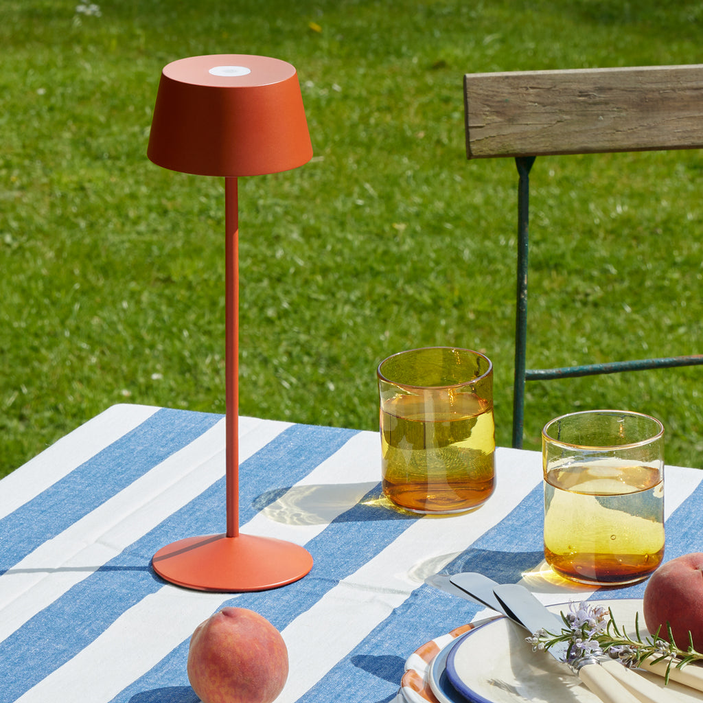 Scoon rechargeable table lamp in rust
