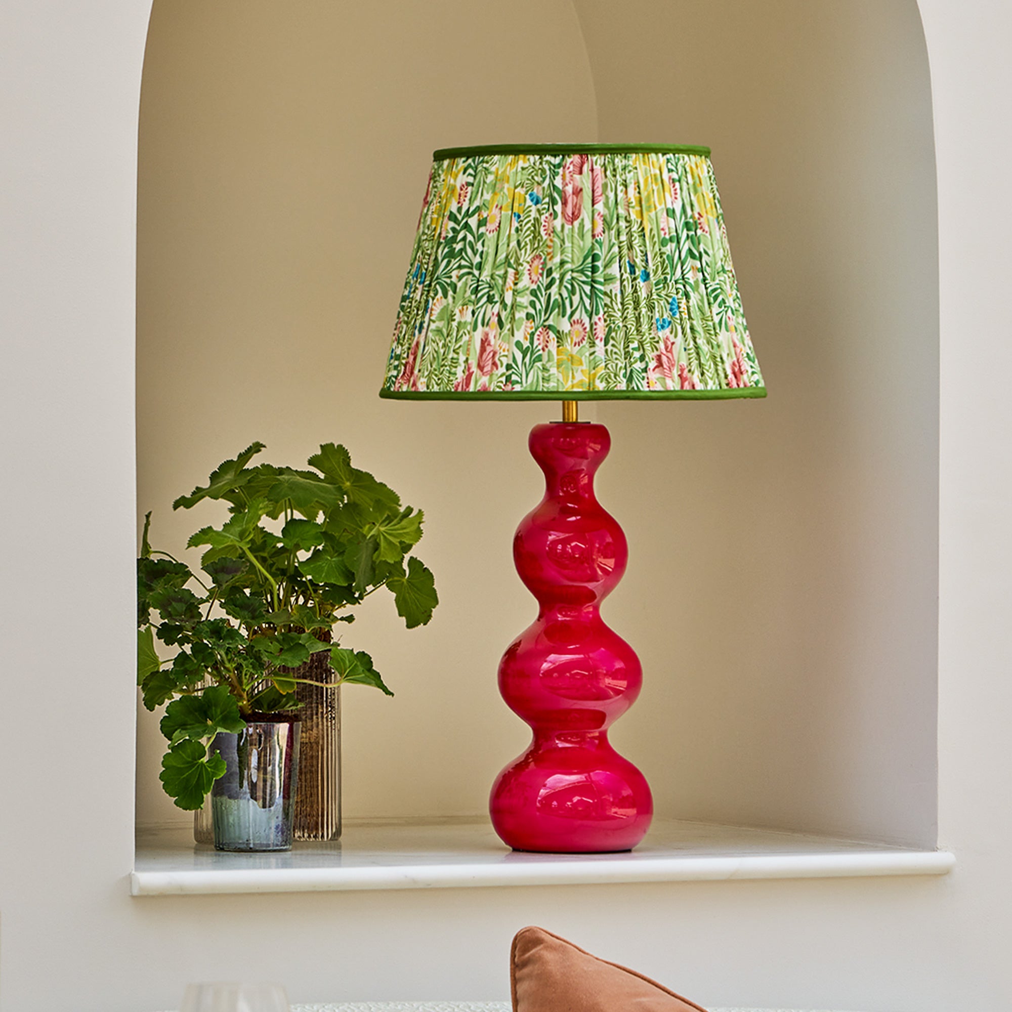 Wobster rechargeable table lamp in pink