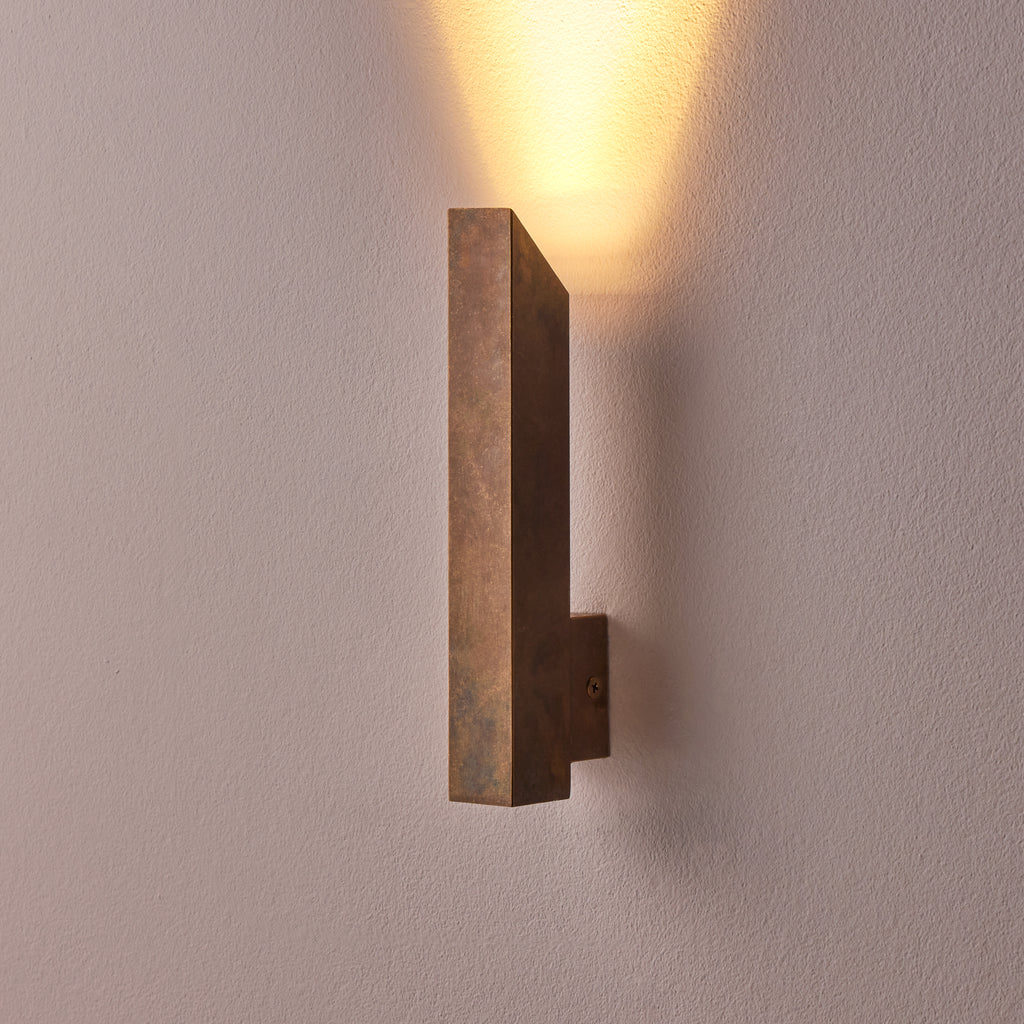 Andor IP54 uplighter in brass