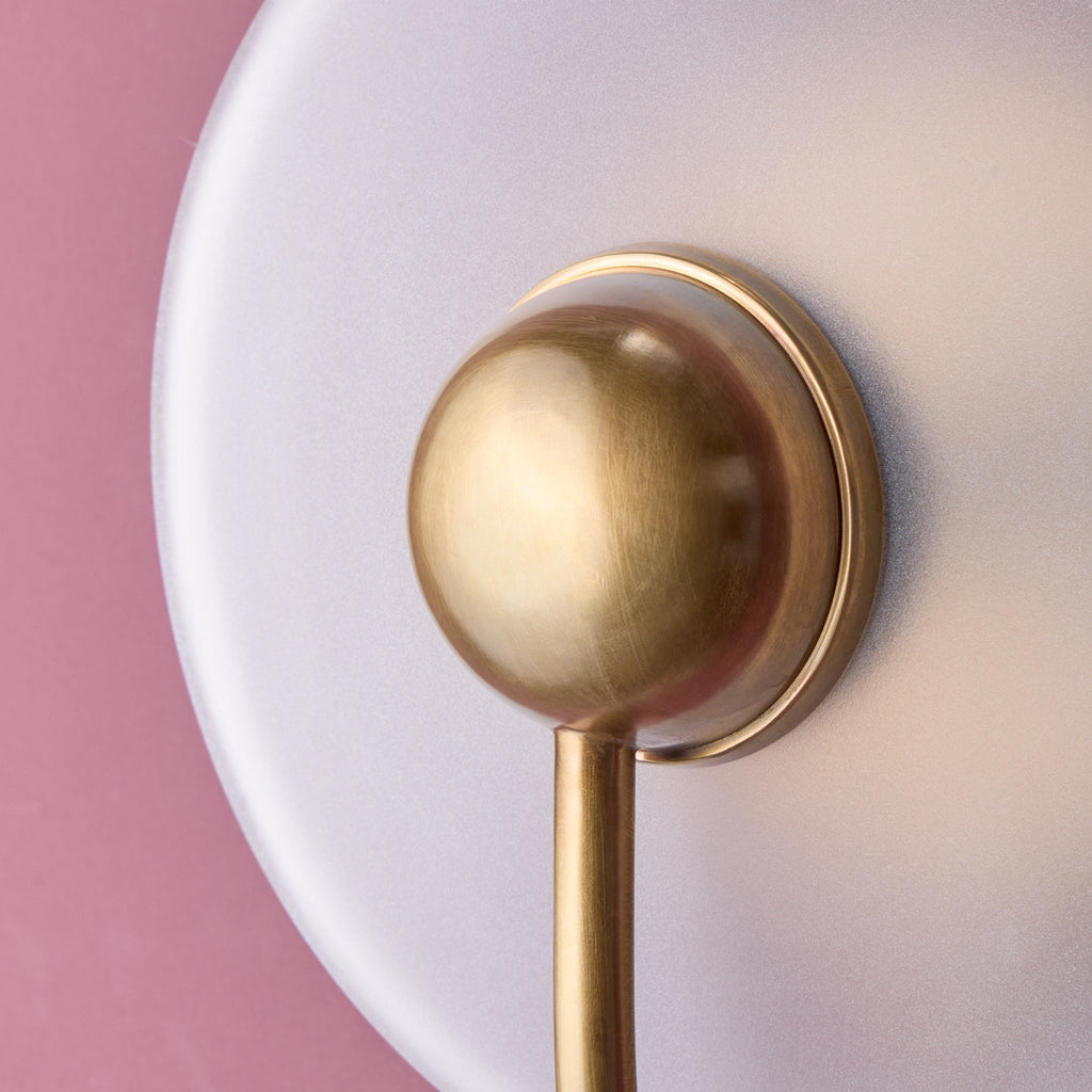 Dulce wall light with frosted glass