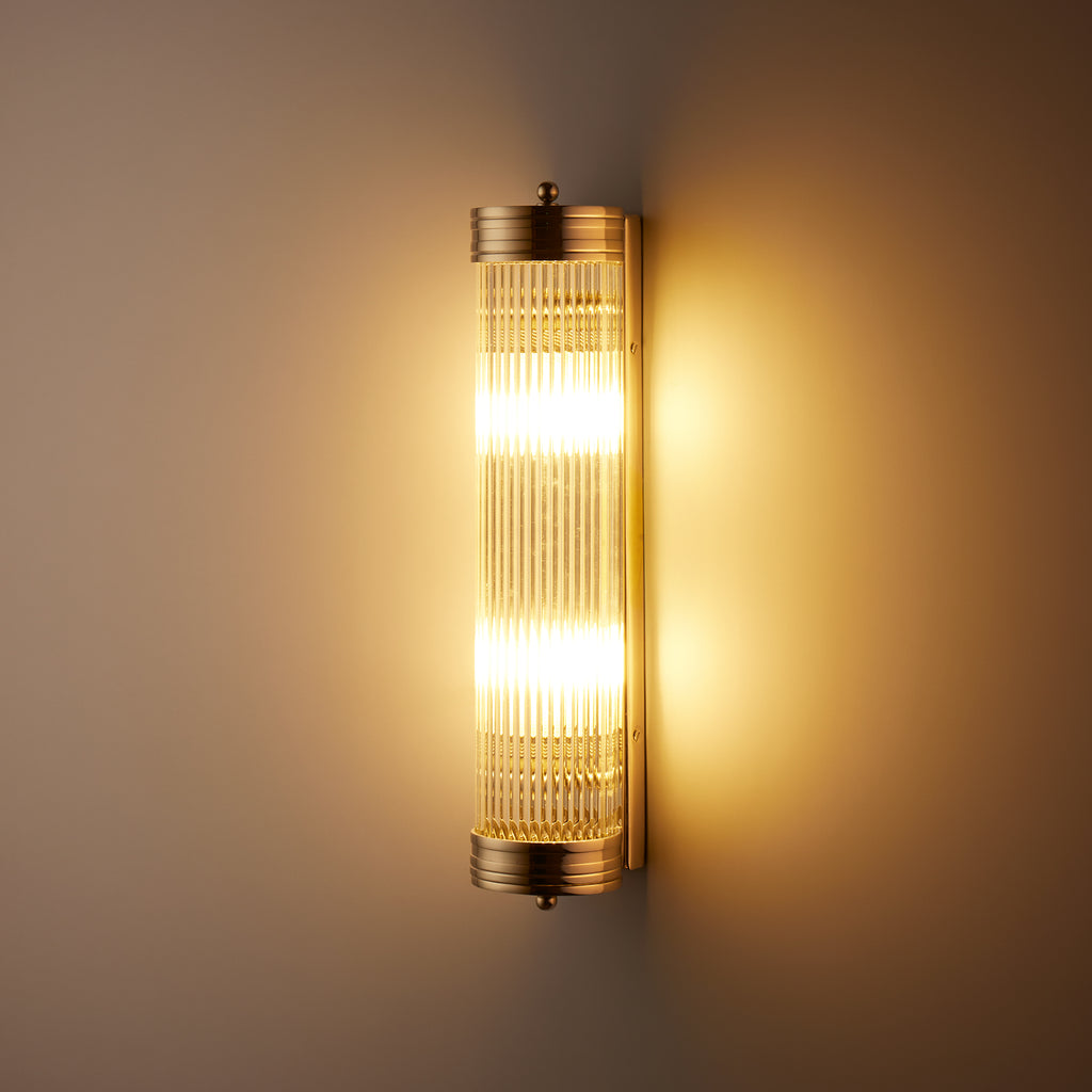 Long Roddy IP44 Wall Light in Nickel: A Modern Illumination