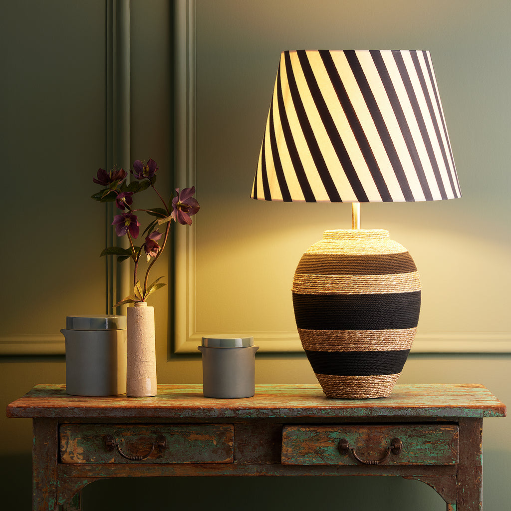 Duccio table lamp in black and natural seagrass