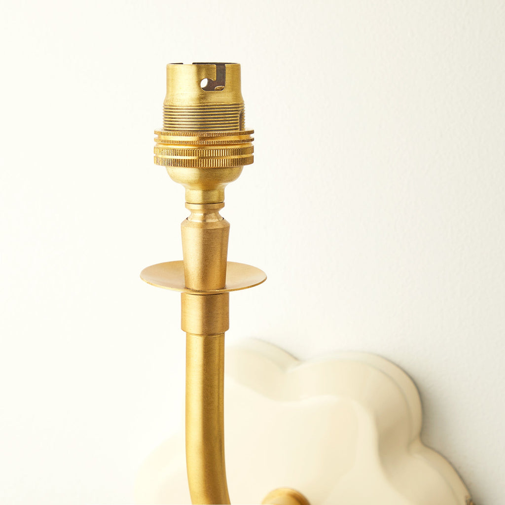 Opulent Primrose Wall Fitting in White Lacquered Wood